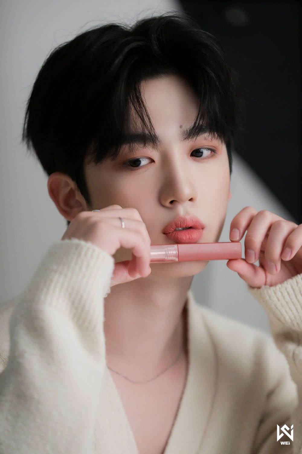 WEi Yohan behind photos - allkpop forums